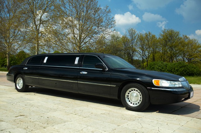 6 Passenger Limo for hire | Silver Service Limos